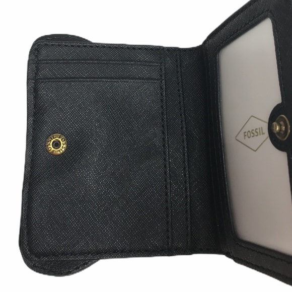Fossil | Bags | Fossil Madison Bifold Dog Wallet Cream Black | Poshmark